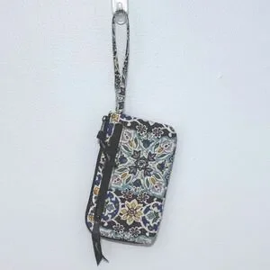 Vera Bradley | Bags | Vera Bradley Rfid Quilted Cotton Wristlet Wallet ...